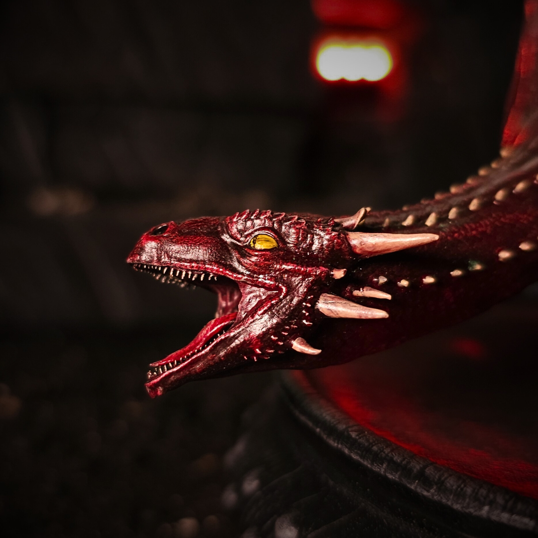 "The Red Queen" - Baby Dragon Figurine – Antre du dragon d'airain