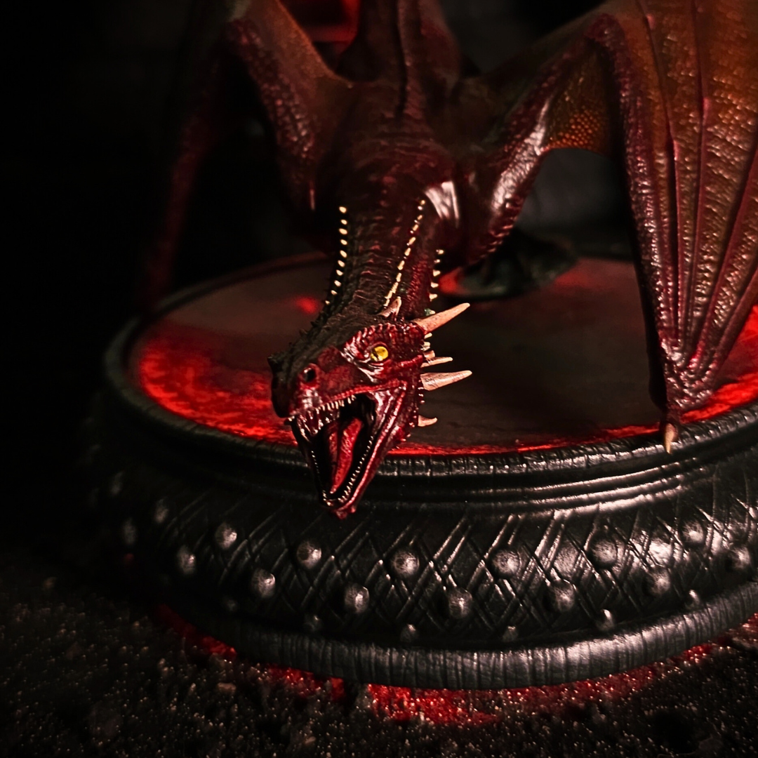 "The Red Queen" - Baby Dragon Figurine – Antre du dragon d'airain