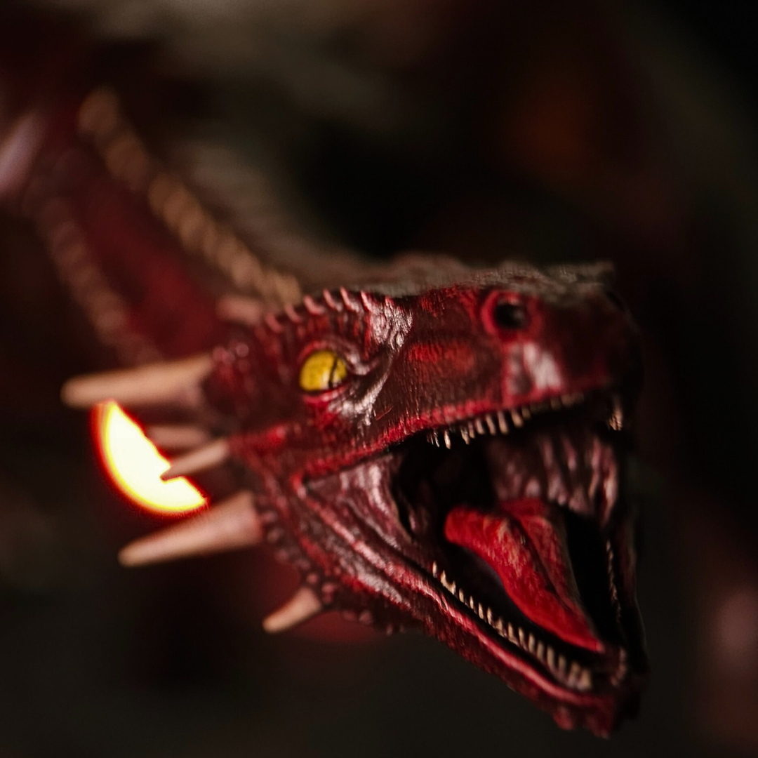 "The Red Queen" - Baby Dragon Figurine – Antre du dragon d'airain