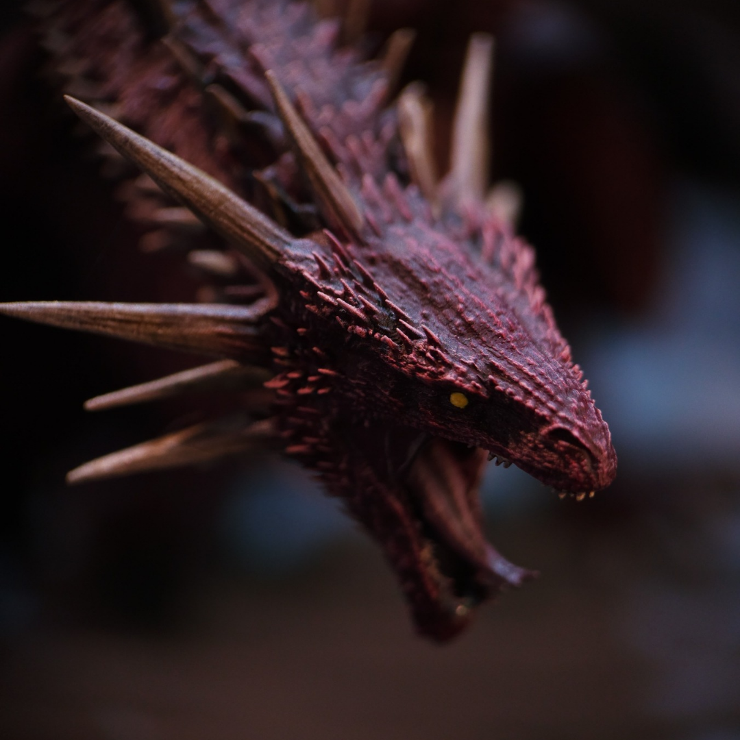 “The Red Queen” - Red Queen figurine – Antre du dragon d'airain